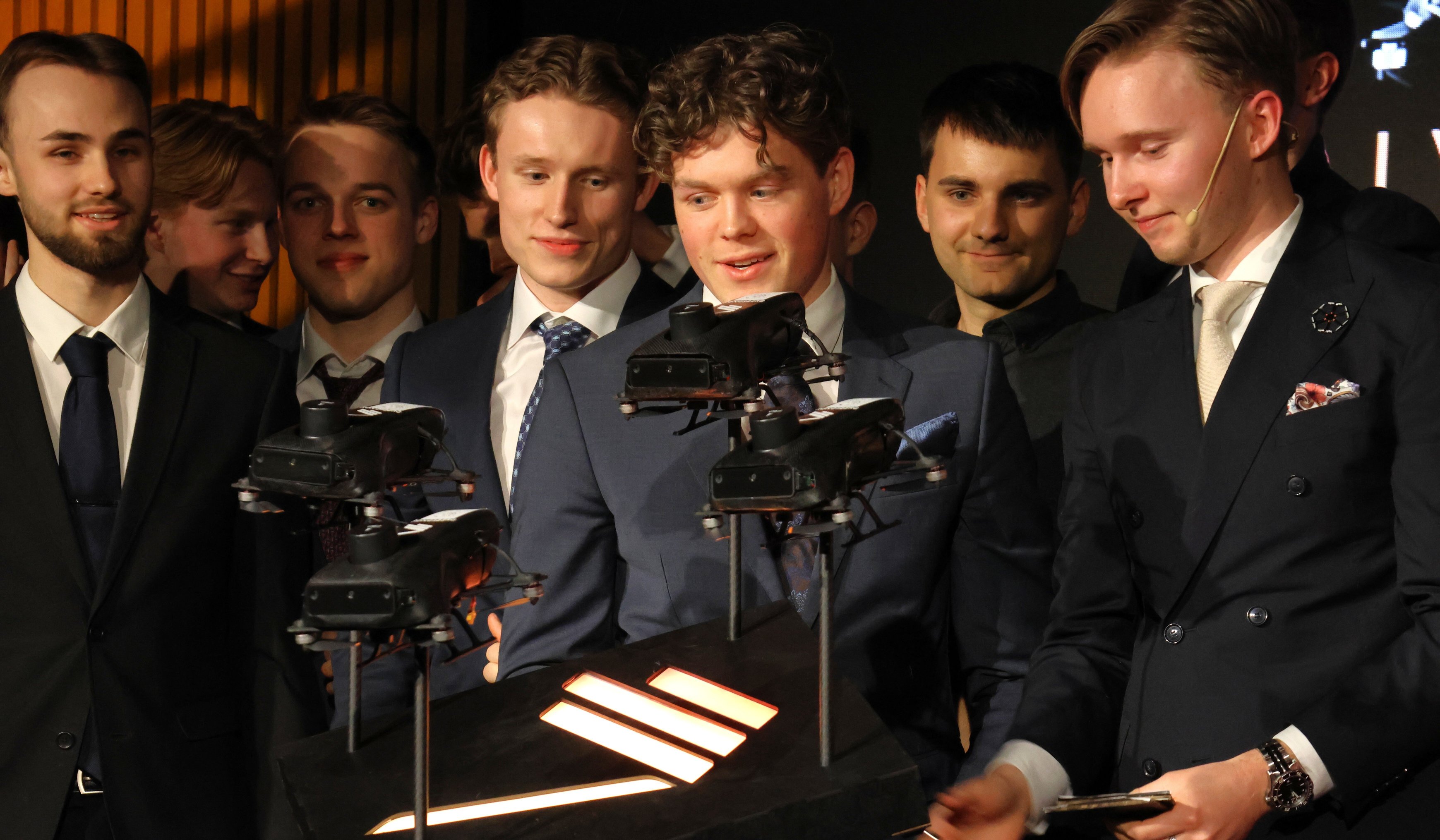 Ascend NTNU feirer 10 år: Avduker dronesverm